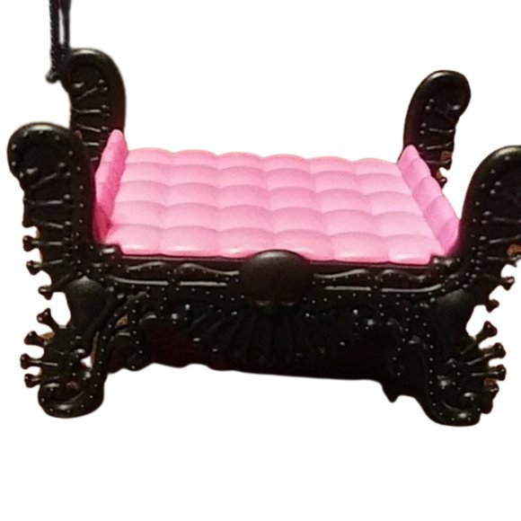 monster high | Toys | Monster High Catacombs Pink Settee Chair | Poshmark